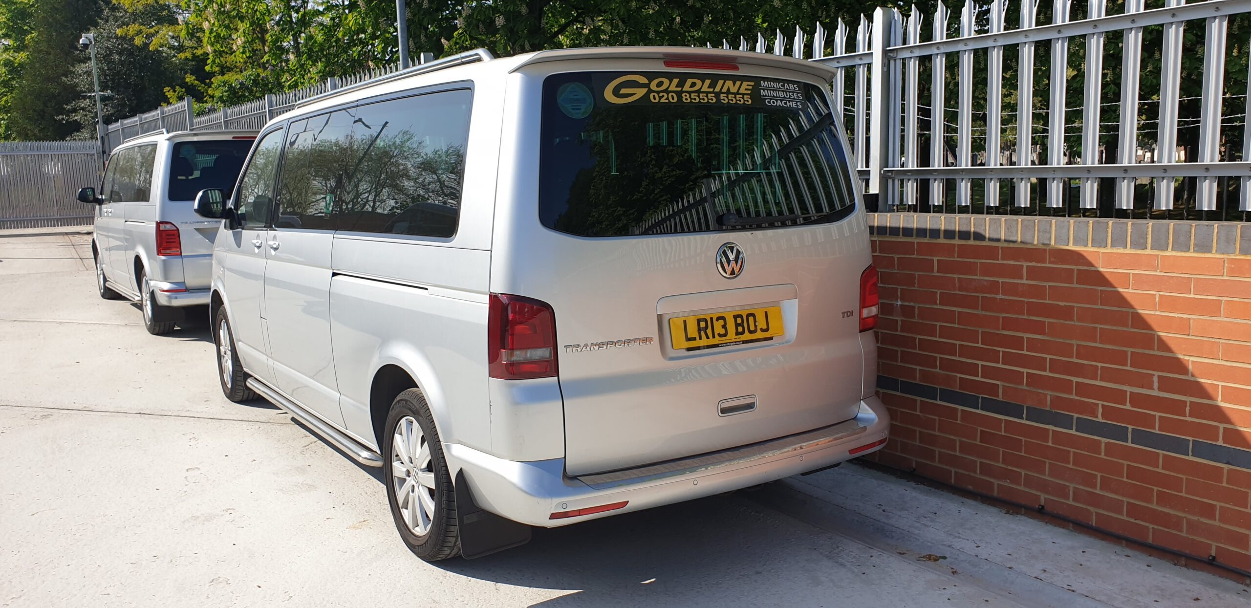 Cheap minibus hire with driver london | Goldline Executive