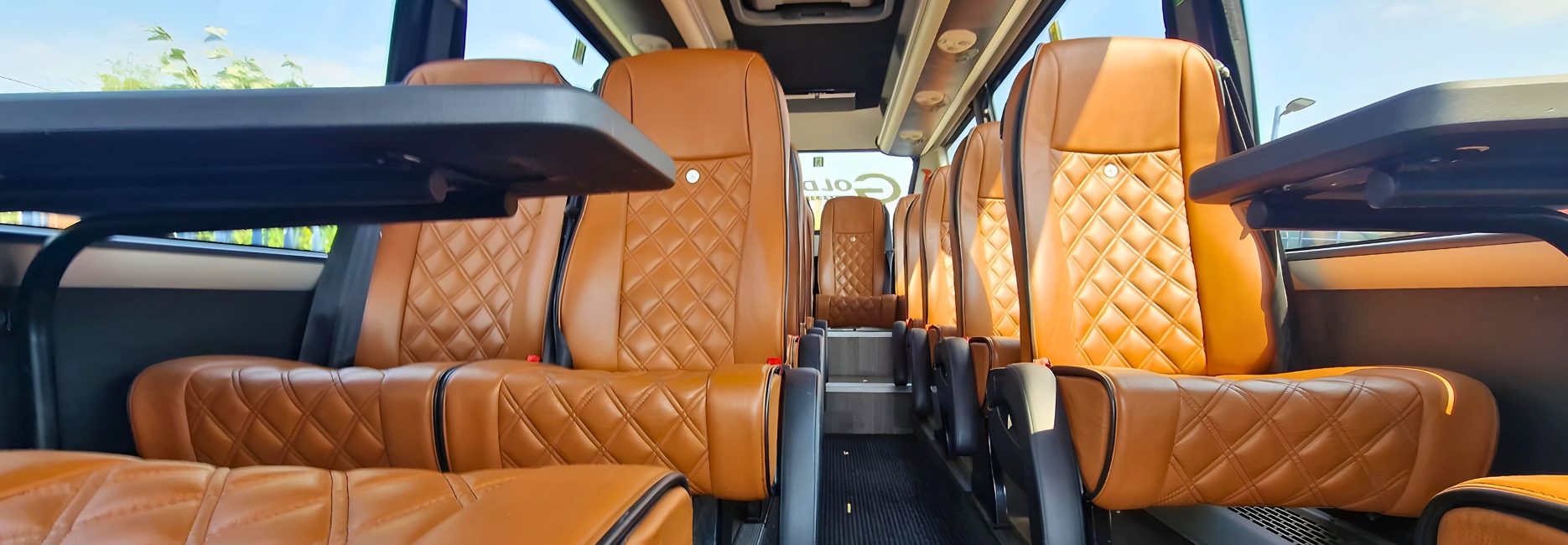 Cheap minibus hire with driver london | Goldline Executive